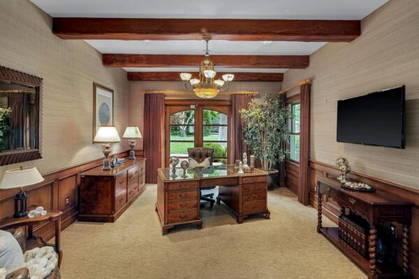 An Unimaginable House in Hidden Hills with High-end Amenities Comes to ...