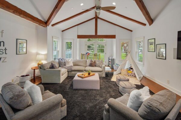 An Unimaginable House in Hidden Hills with High-end Amenities Comes to ...
