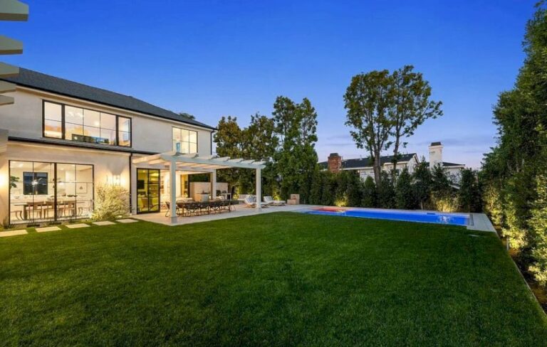 This One-of-a-kind Home in The Palisades Village is an Absolute Must ...