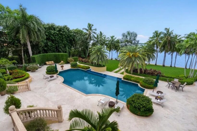 Billionaire Jeff Bezos's $79 million Waterfront Estate on Exclusive ...