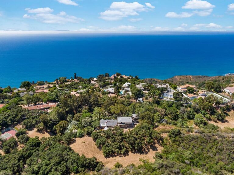 The Malibu property previously owned by Sally Field and Olivia Newton ...