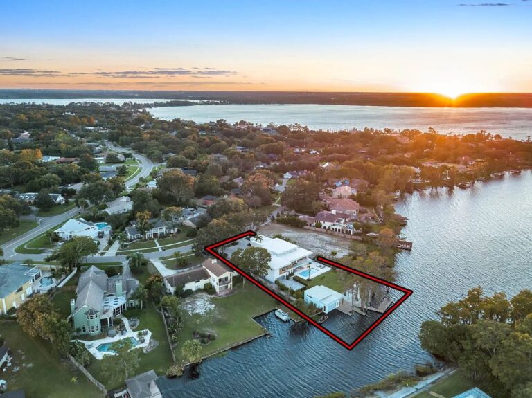 Explore High-Flying Aaron Gordon's Luxurious Orlando Lakeside Mansion