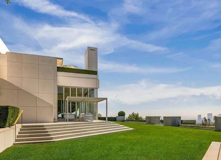 Billionaire Anthony Pritzker Lists Los Angeles’ Third-Largest Mansion ...