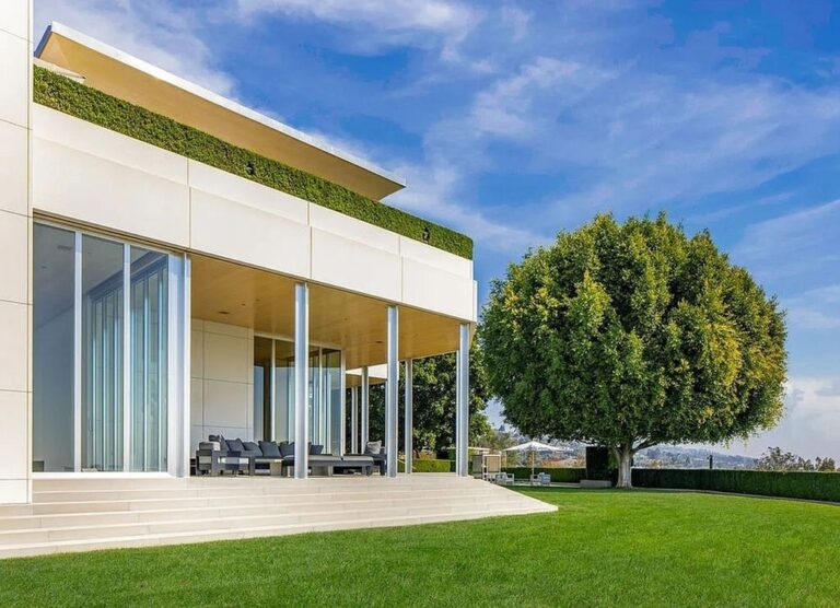 Billionaire Anthony Pritzker Lists Los Angeles’ Third-Largest Mansion ...