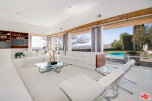 Inside Frank Sinatra’s Former $8 Million Chatsworth Mansion (Byrdview)