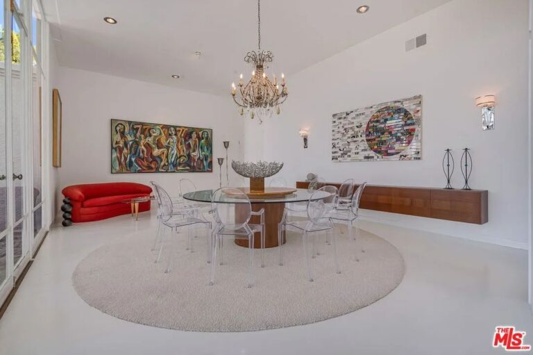 Inside Frank Sinatra’s Former $8 Million Chatsworth Mansion (Byrdview)