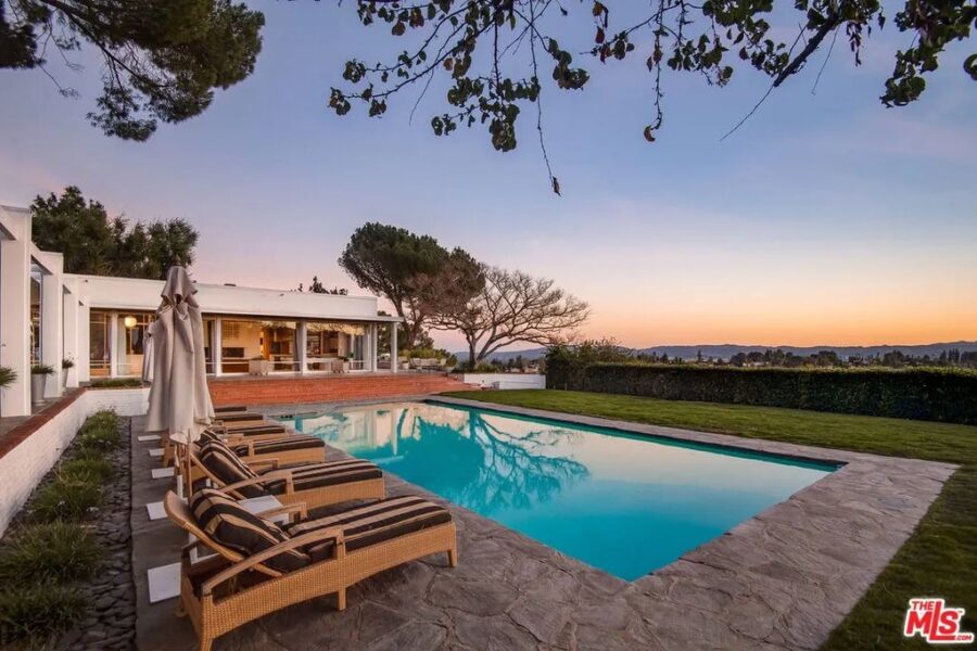 Inside Frank Sinatra’s Former $8 Million Chatsworth Mansion (Byrdview)