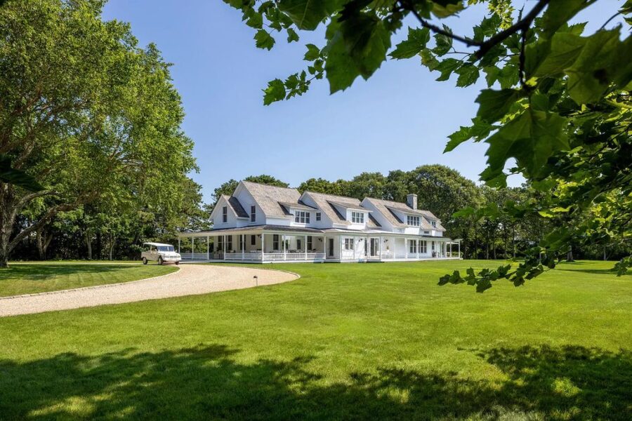 The Obamas' Former Martha’s Vineyard Vacation Home Listed for $39 Million