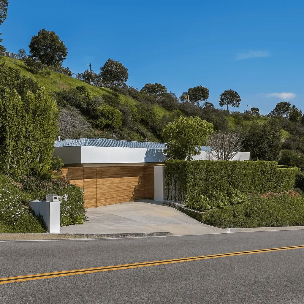Orlando Bloom Parts with Beverly Hills Mansion in $7 Million Sale
